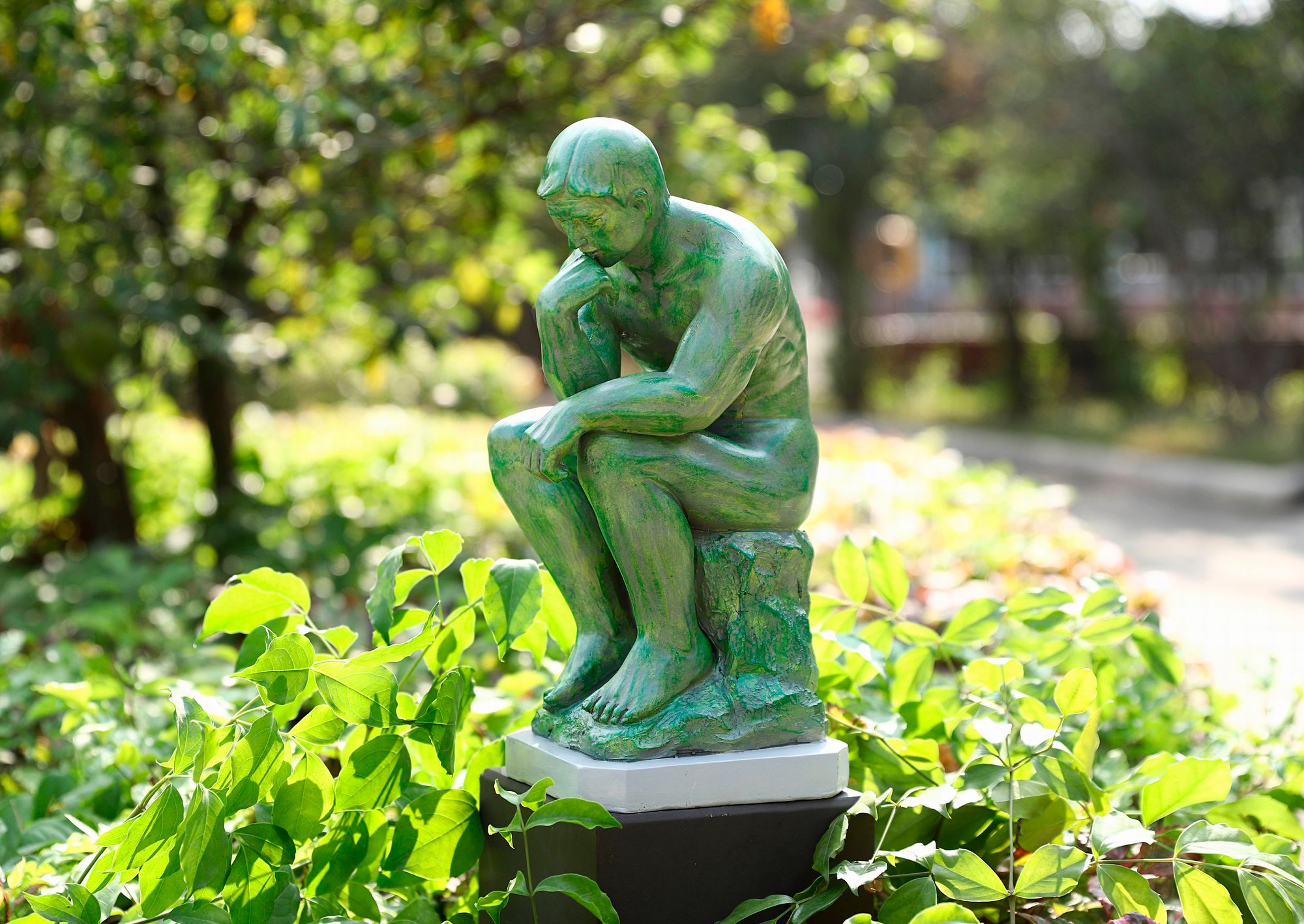 Thinker 15" High Green Statue with Solar LED Spotlight - #410N3 | Lamps ...