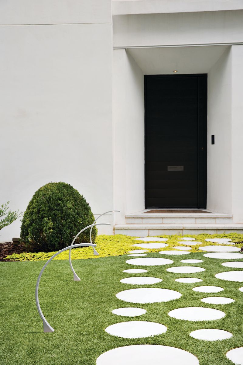 Hinkley Path Arc 23" High Titanium Arc LED Path Light - #8V457 | Lamps Plus